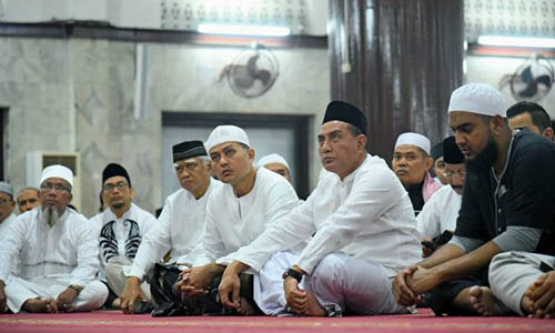 Shalat Subuh Berjamaah Bersama ASN, Edy Rahmayadi : Itu Perintah Allah ... Shalat Subuh Berjamaah Bersama ASN, Edy Rahmayadi : Itu Perintah Allah ...
